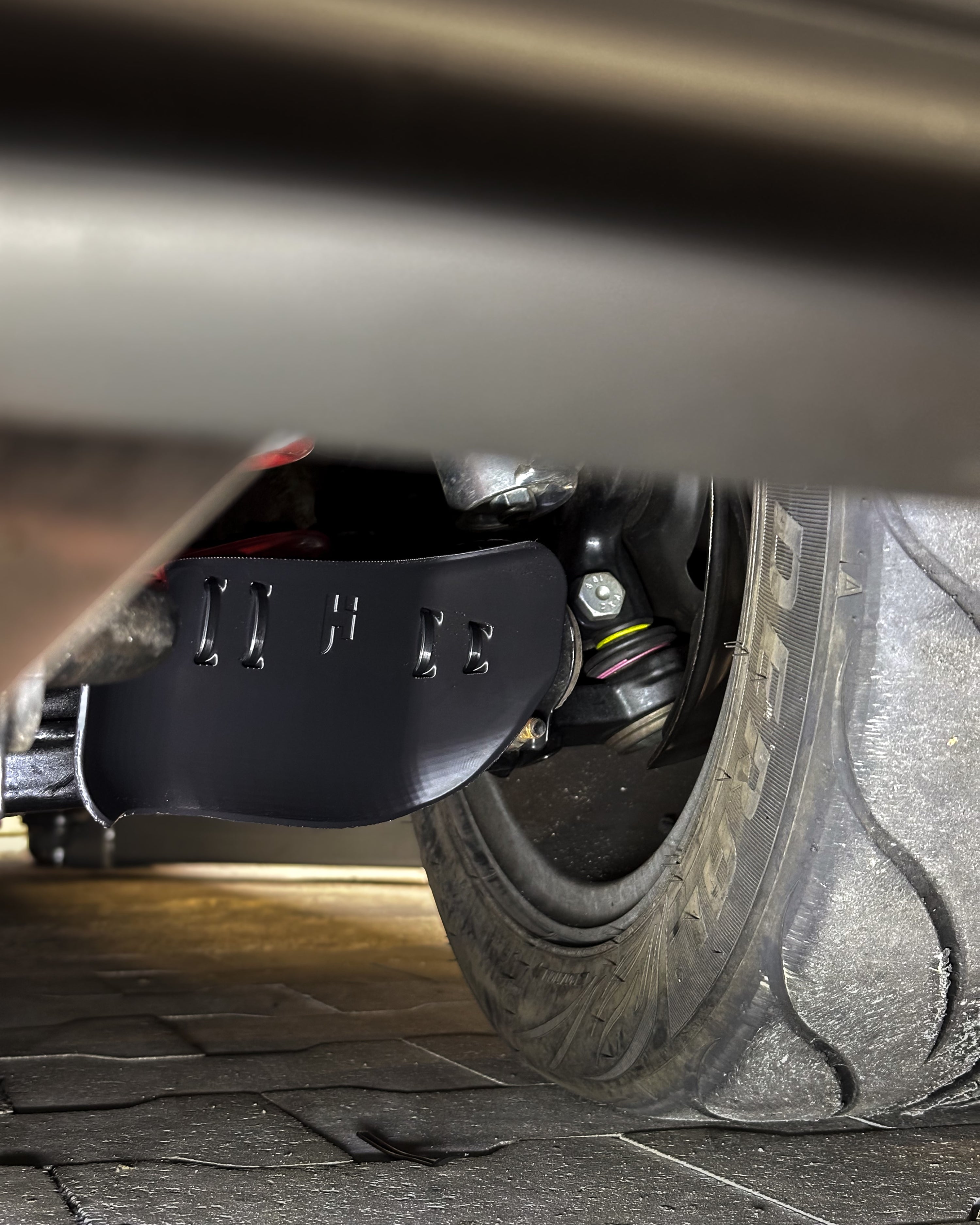 HENNES - Designstücke für Autoliebhaber - Made in Germany