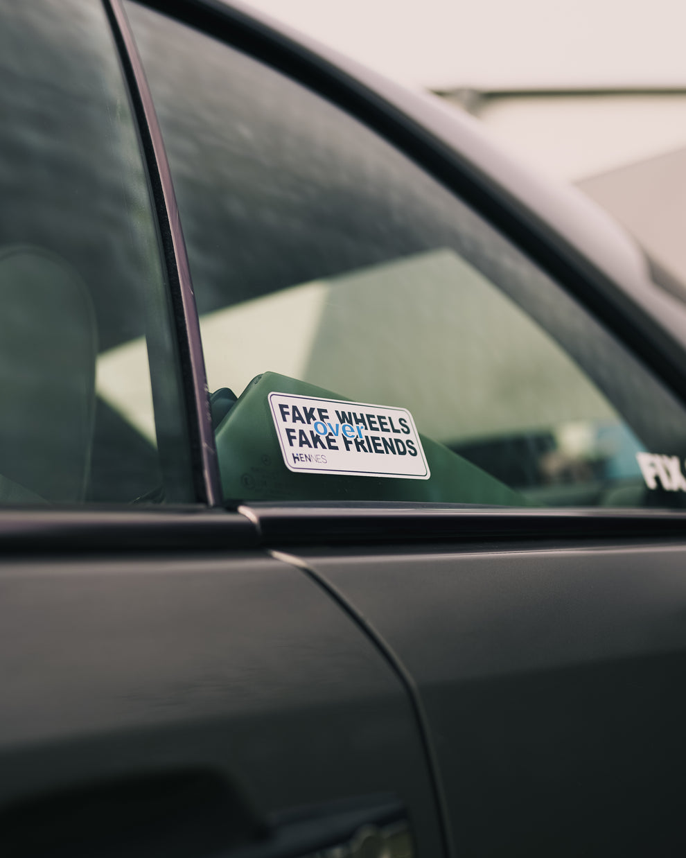 "FAKE WHEELS" Sticker – HENNES